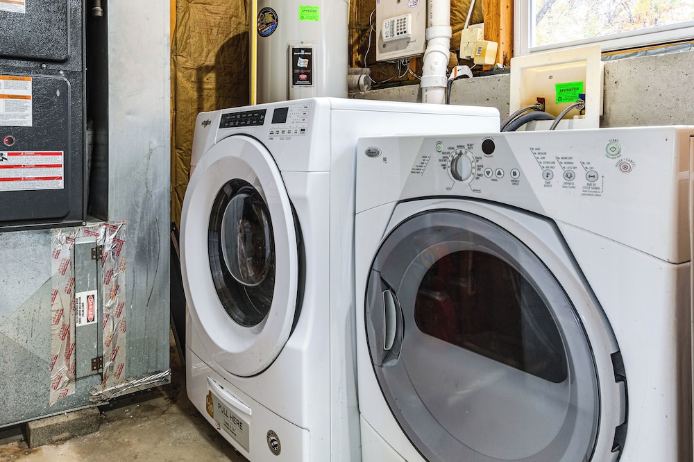 Cozy Ohio Home - Deck, Arcade Games & Near Golfing - Cincinnati, OH