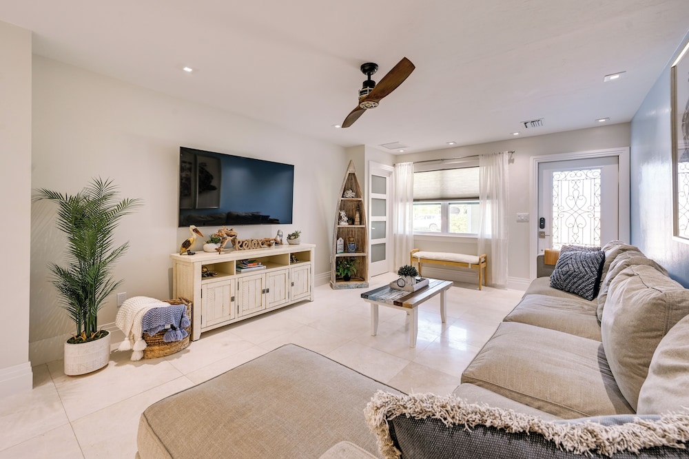 Updated Naples Retreat W/ Private Pool & Patio! - Bonita Springs, FL