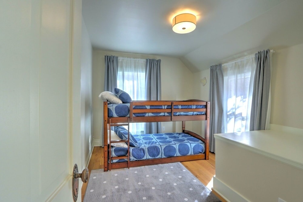 Fully Renovated Victorian Home W/ Unbeatable Location, Dwntwn Core, Walk To Pool - Glenwood Springs, CO