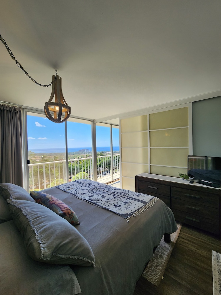 Unique, Top Of The Line Ocean View In Makaha - O‘ahu, HI