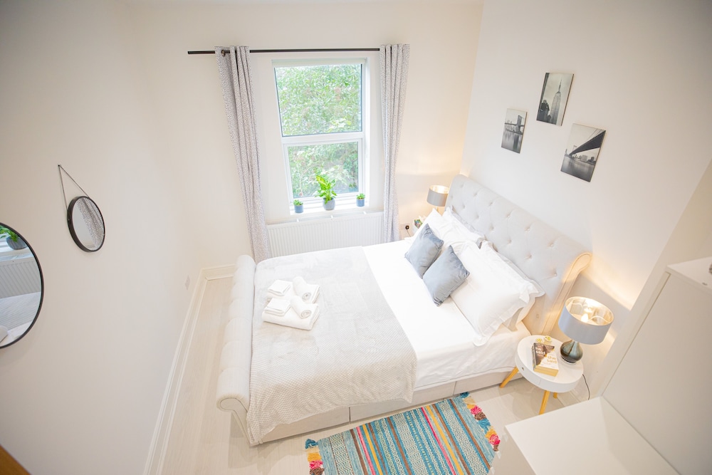 Hammersmith Apollo 1 Bedroom Apartment - London | Vrbo