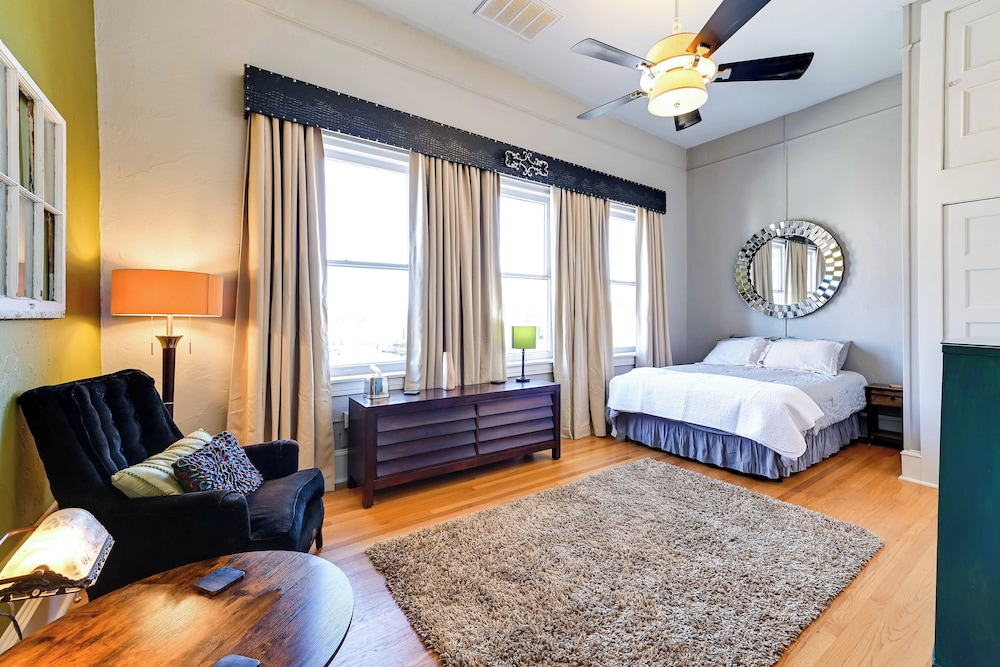 Historic Decatur Apt w/ City Square Views - Decatur | Vrbo