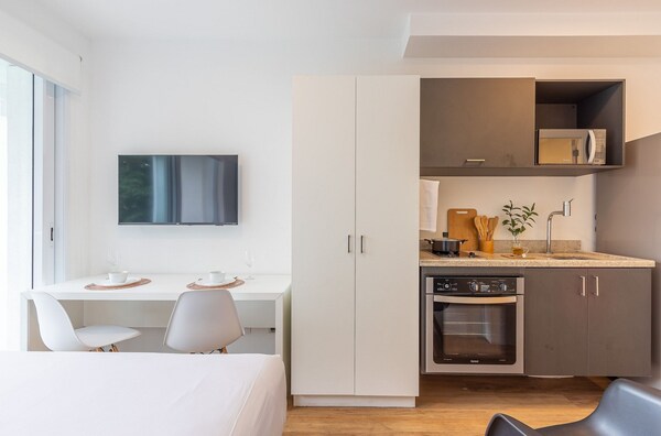 Setin Downtown Praca Da Sé By Viva - Prédio Completo Com Piscina Perto De Estação De Metrô No Centro De São Paulo - São Paulo