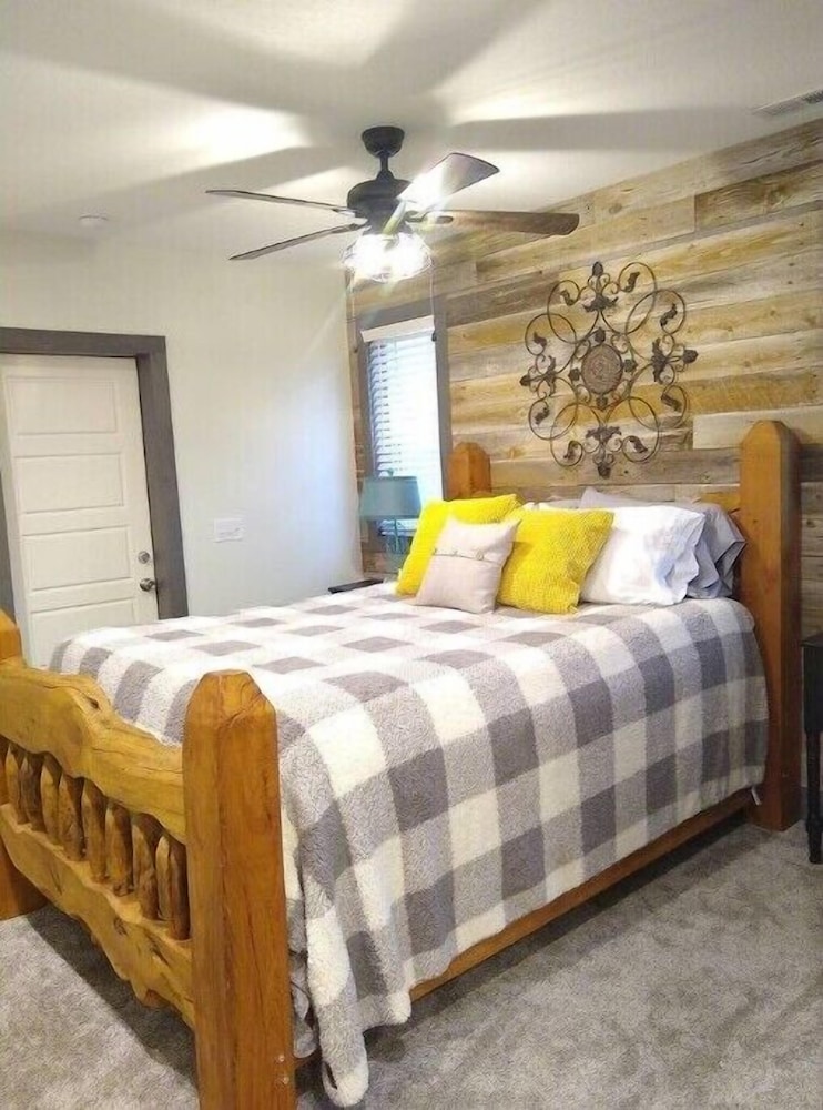 Farmhouse Guest Retreat W/huge Jetted Tub For 2 - Ogden, UT
