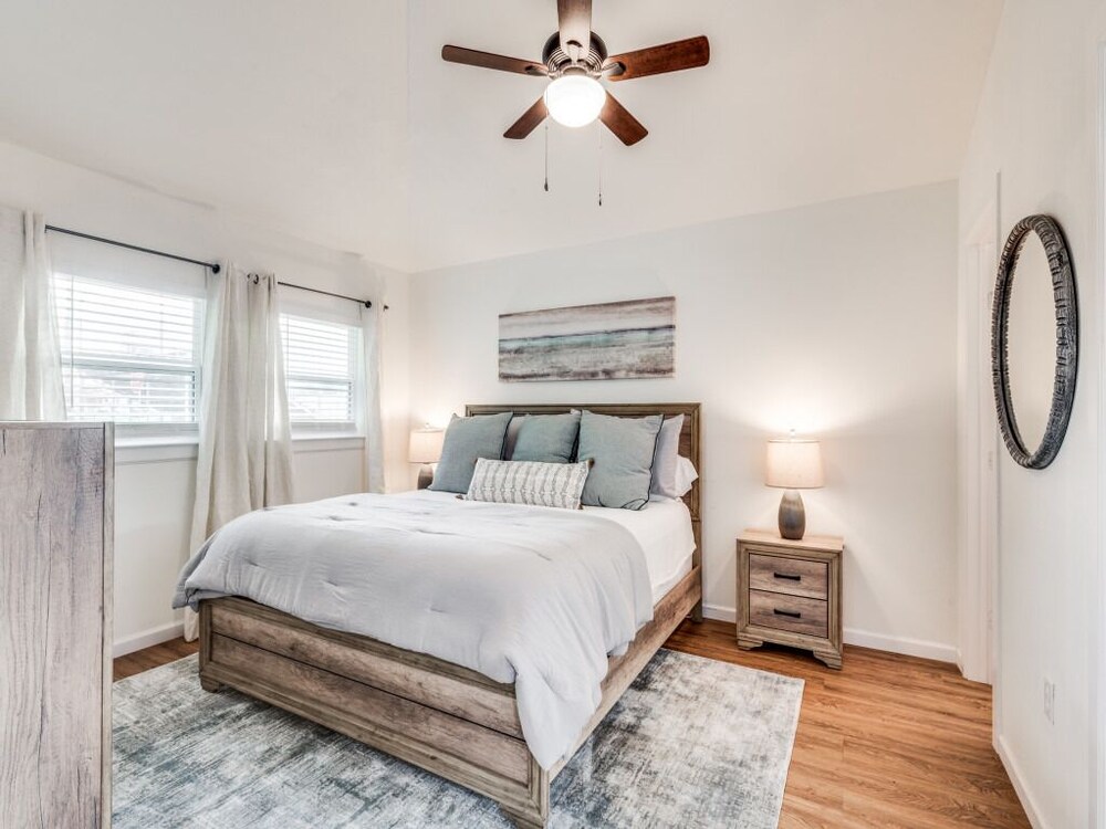 Small Town Elegance - Granbury | Vrbo