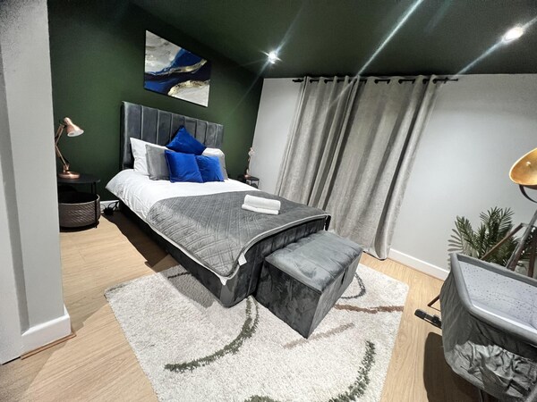 3br-sleeps8-canarywharf-cinemabedroom - Greenwich