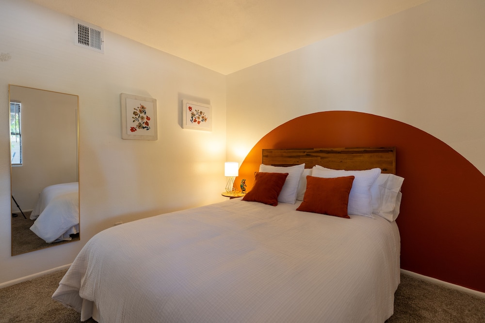 Adorable 2 bedroom condo near many amenities in Fiesta District of Mesa ...