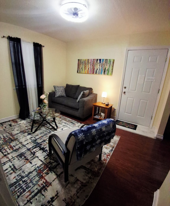 Kasita....5 Min To River, 4min To Christus S R Hospital, State University 12min - San Marcos, TX