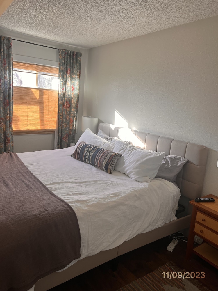 Grateful Studio With King Bed - Bozeman, MT
