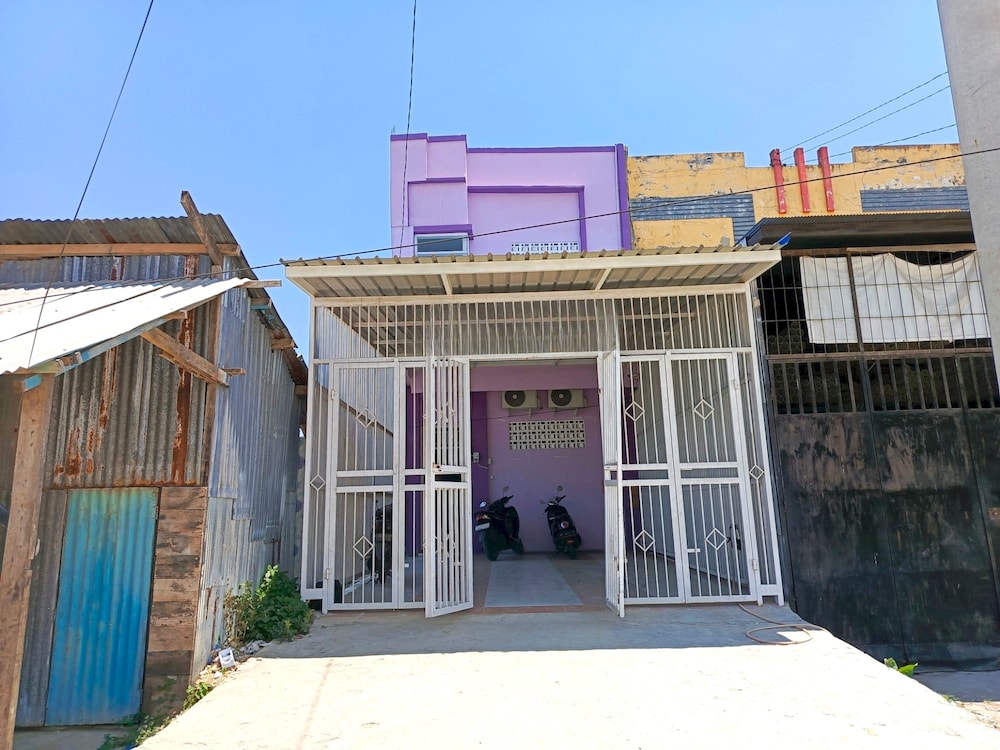 Oyo 93299 Homestay Aqsa - South East Sulawesi