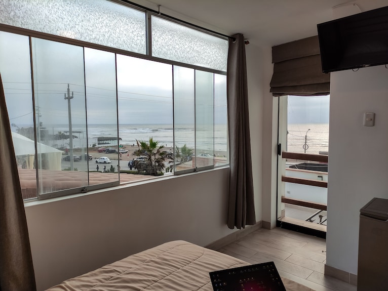 Our Accommodation Is Just 5 Minutes From Huanchaco Beach. Best Waves In Peru. - Trujillo