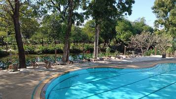 15 piscinas externas