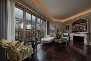 Suíte estúdio luxo, banheira, vista para a cidade | Vista para a montanha