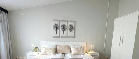 Apartamento, 1 quarto | 1 quarto, escrivaninha, cortinas blackout, ferros/tábuas de passar roupa