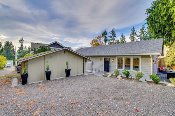 Private Yard & Fire Pit! Modern Kirkland Abode - Kirkland, WA
