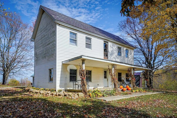 Spacious & Inviting Jackson Getaway W/ Fireplace! - Jackson, OH