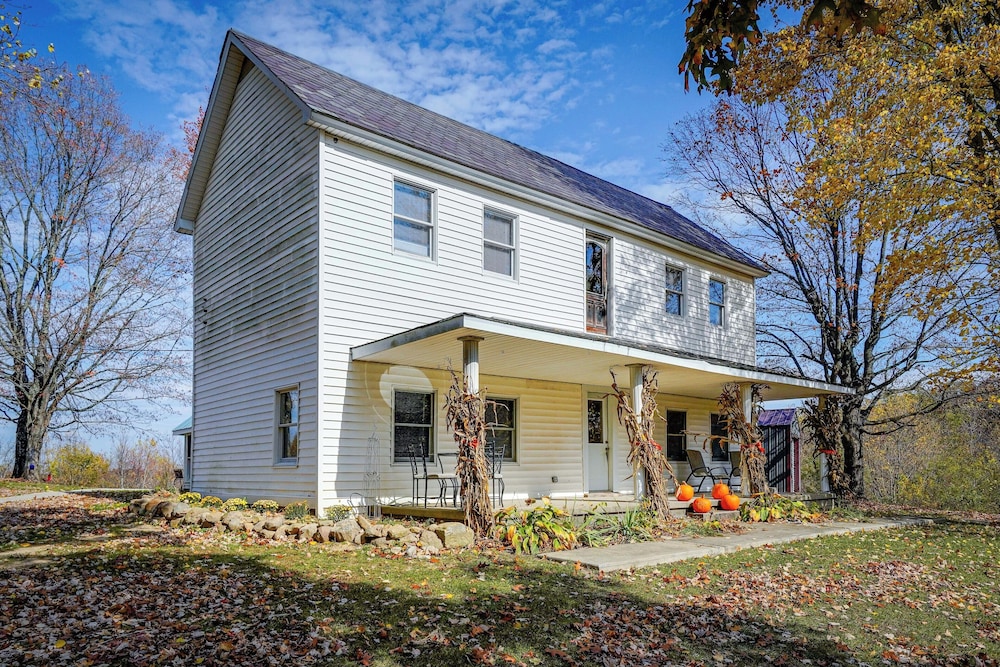 Spacious & Inviting Jackson Getaway W/ Fireplace! - Jackson, OH