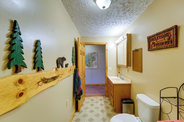 Oswegatchie River Cabin W/ Kayaks + Fire Pit! - Adirondacks