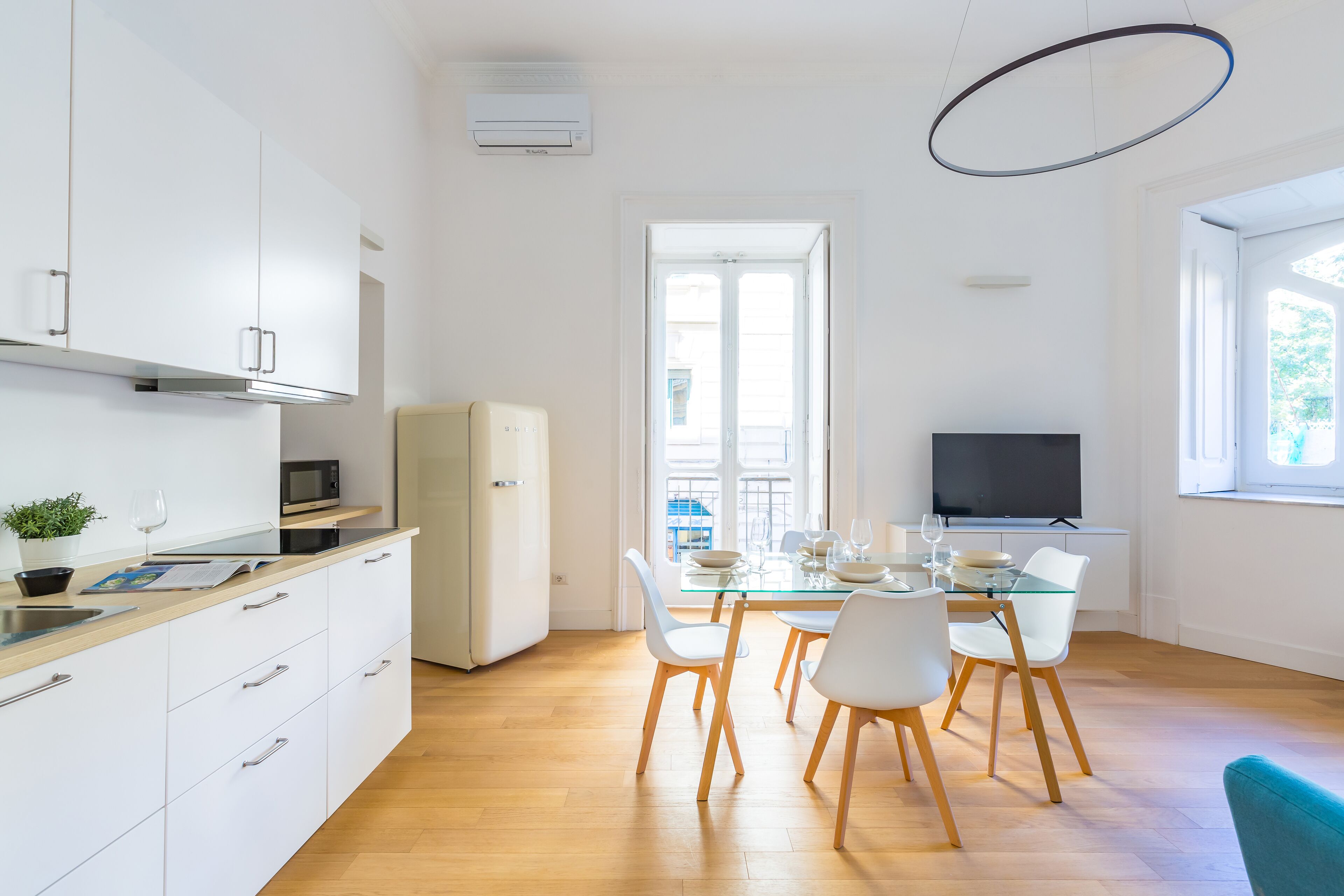 Apartamento urbano | Cozinha privada | Geladeira grande, micro-ondas, cooktop, máquina de café expresso