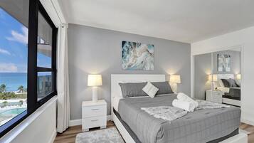 Apartamento Familiar em Condomínio Fechado, 2 quartos, vista parcial para o oceano, junto à praia | Com decoração personalizada, com mobília individualizada