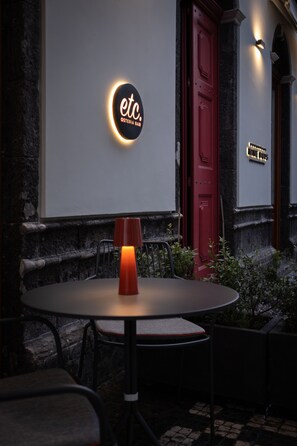 Pequenos-almoços servidos, cozinha italiana, com vista para o jardim 