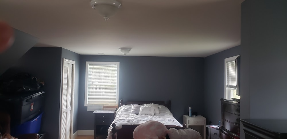 Great Little Cottage Sitting Behind The Main House On 4 Acres Of Property. - Massachusetts