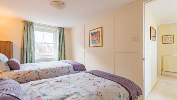 Valentine's House, Deal - Deal