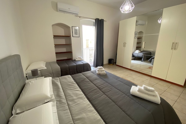 Apartamento conforto | 1 quarto, escrivaninha, ferros/tábuas de passar roupa, Wi-Fi de cortesia