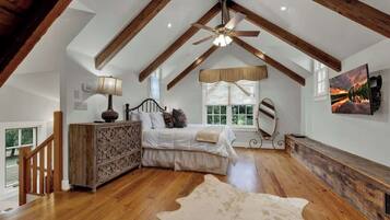 Casa, várias camas, pátio (3503 RM 2721- Main) | 4 quartos, com decoração personalizada, com mobília individualizada