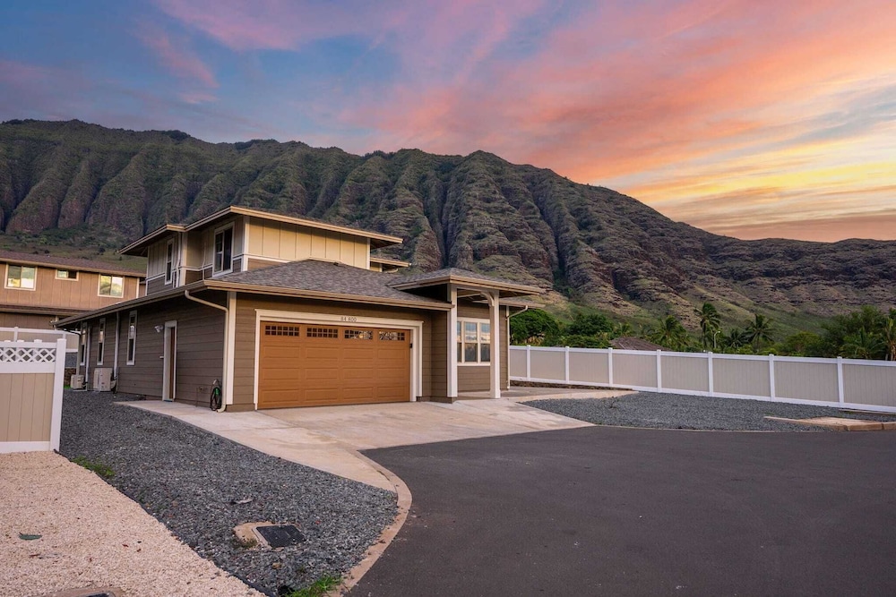 Makaha Villa By Avantstay Mountain + Ocean Views - Haleiwa, HI