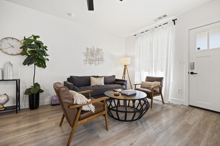 2br Urban Retreat W/ Netflix & Laundry, Near Dt Sac - Sacramento