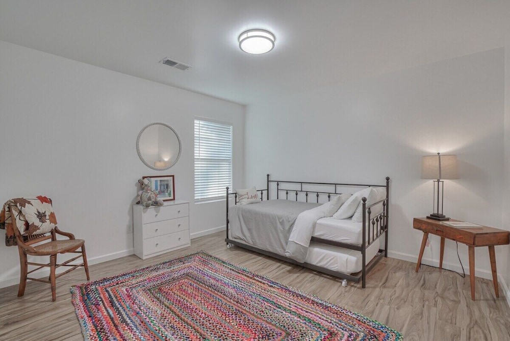 Murfreesboro Bungalow Close To Middle Tennessee State University! - Murfreesboro, TN