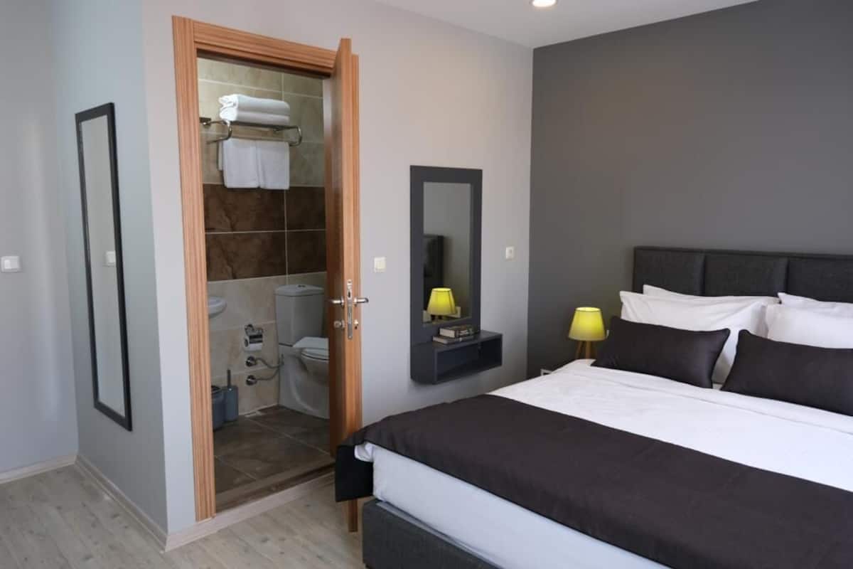 1 quarto, minibar, cofre no quarto, secretária 