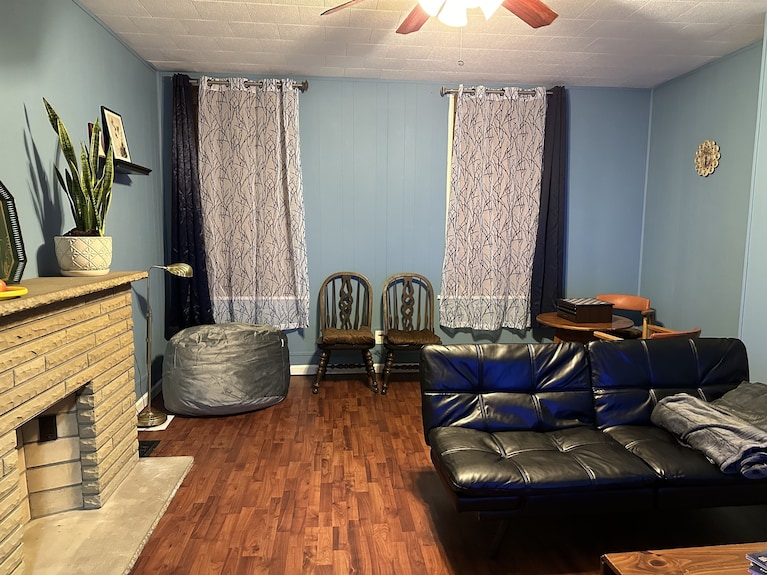 Spacious, Charming, Comfortable, Centrally Located And Walkable! \N\n - Pittsburgh, PA