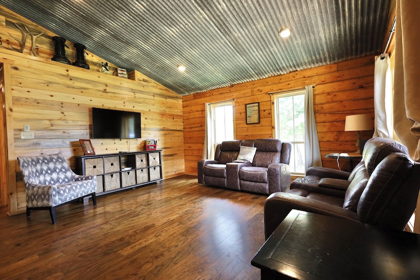 Old Mill Cabin #2 - On The Little Mo River, Large Yard, Newly Updated! - Crater of Diamonds State Park, Murfreesboro