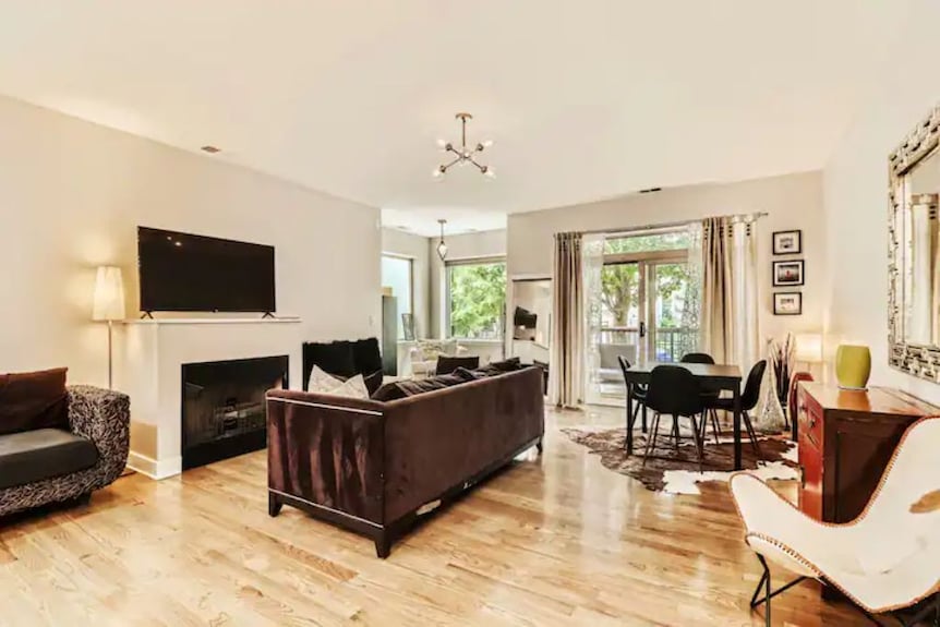 University Of Chicago Condo-upgraded And Spacious W/parking - Chicago, IL