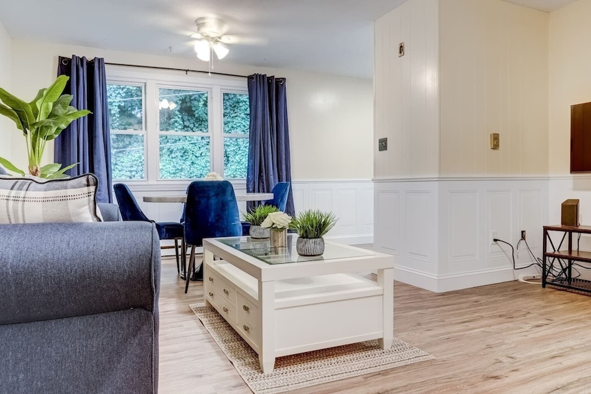 Premier League Pad - With Free Parking, Heat & Ac - Connecticut