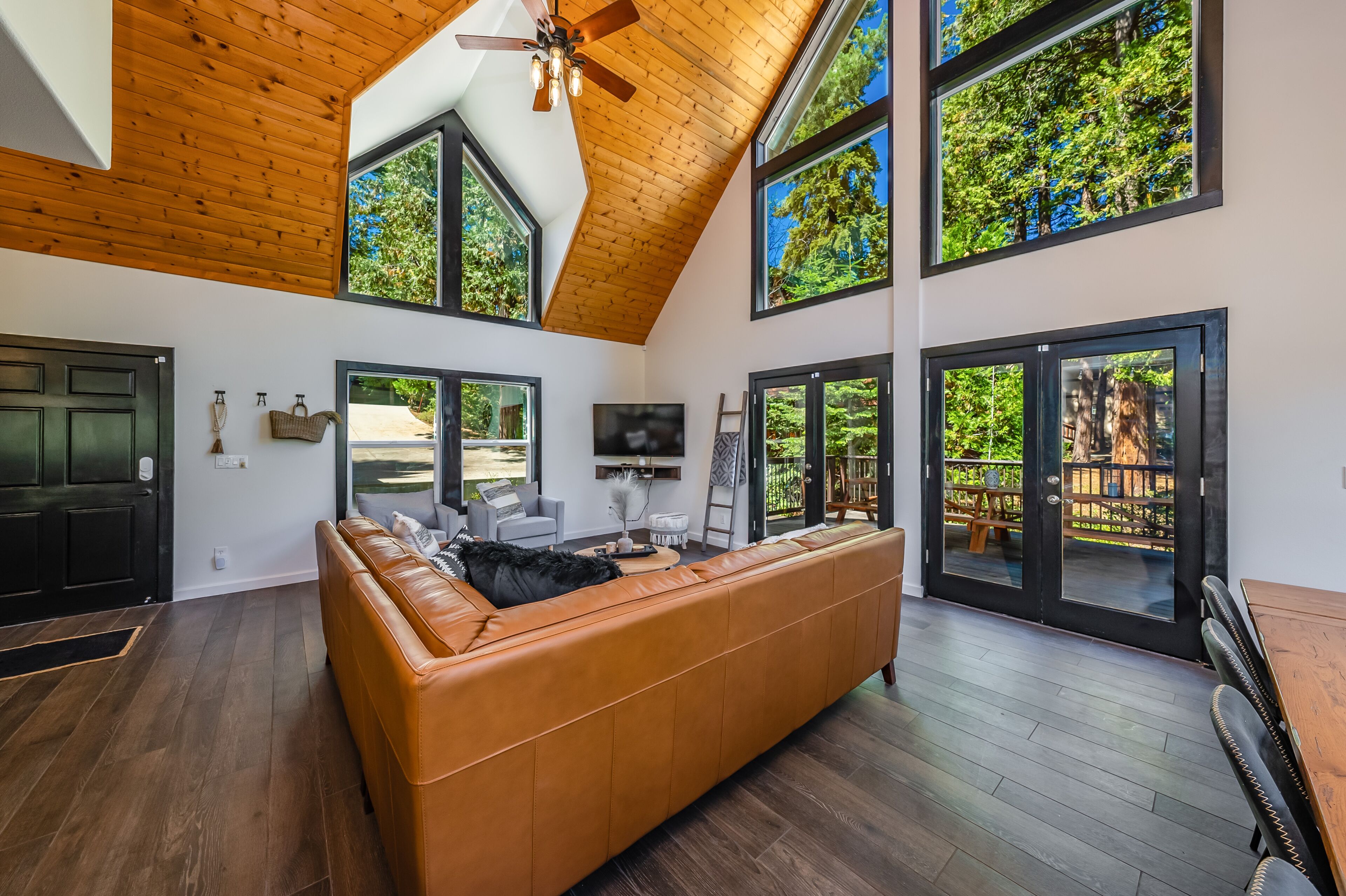 Ridge House. Modern Cabin W/ All The Amenities! - Shaver Lake, CA