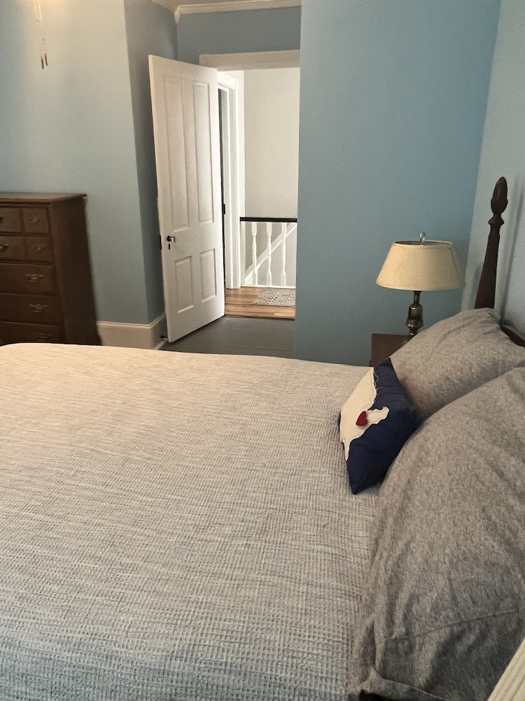 Renovated Farmhouse Located Near The C And O Canal - Maryland