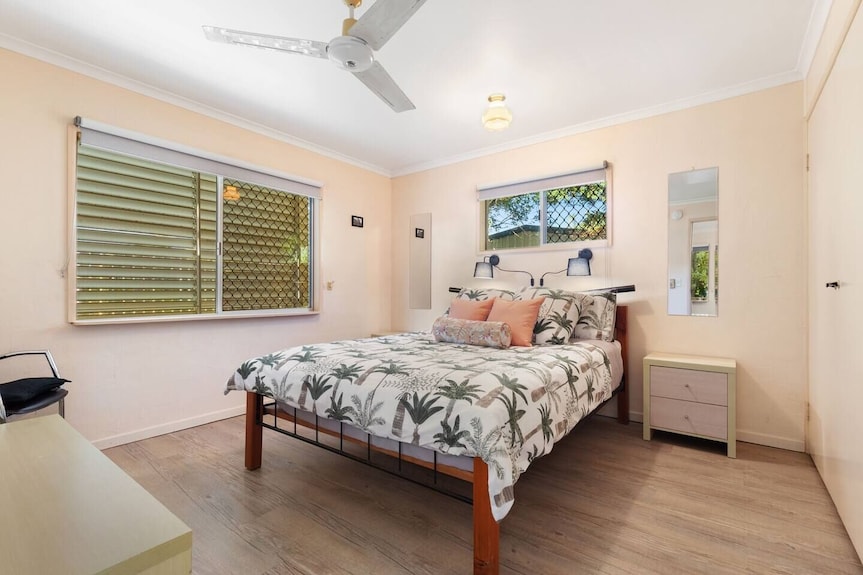 Relaxed Urangan Living At The Poolside Bungalow - Hervey Bay