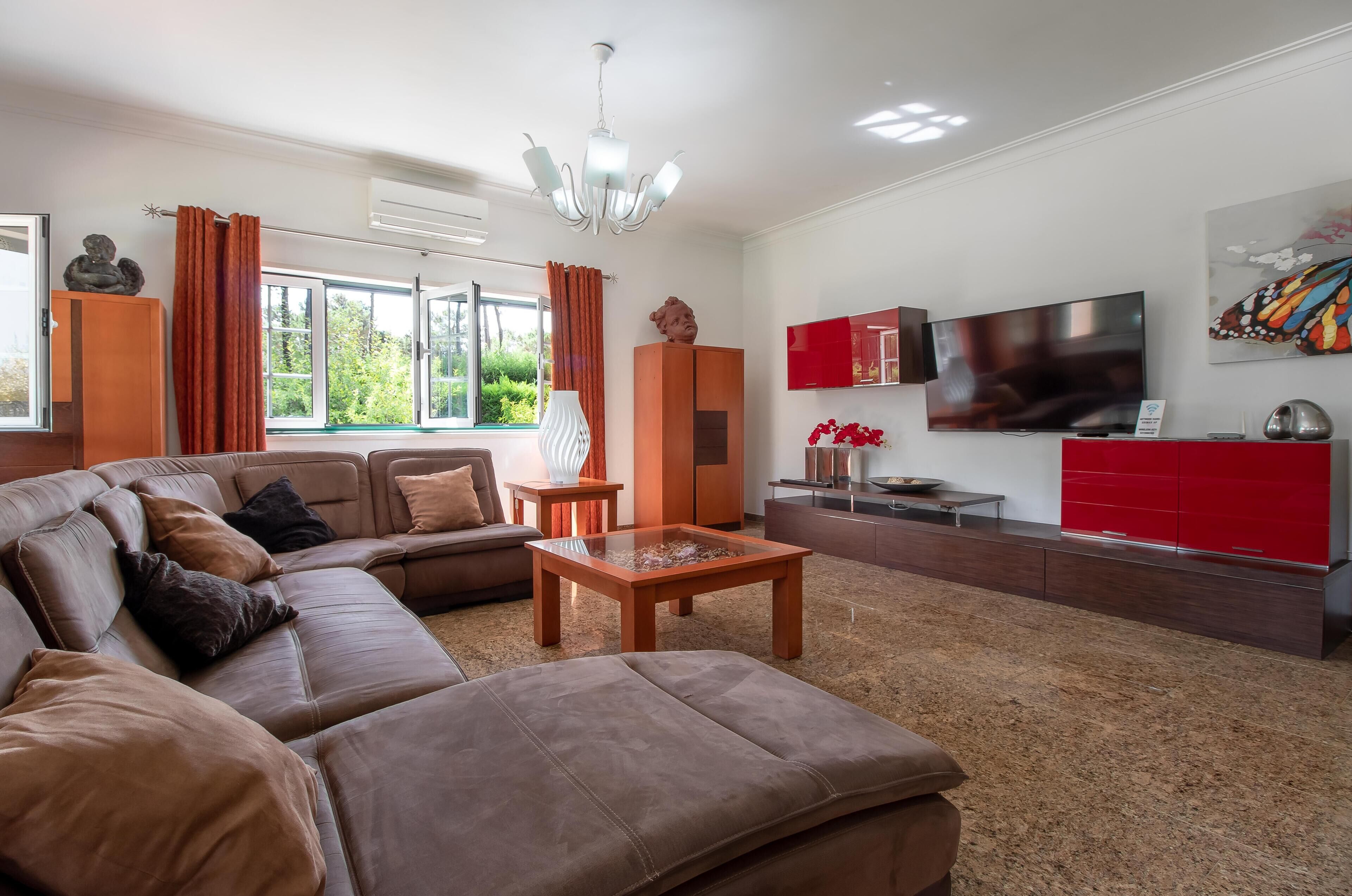 Aroeira Villa Sleeps 10 With Pool - Costa da Caparica