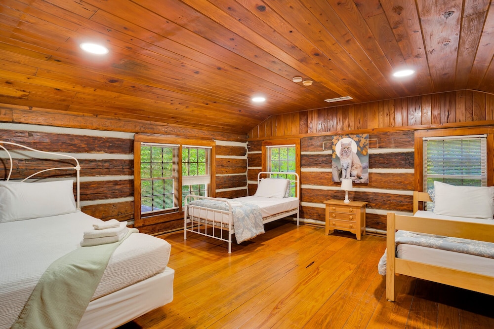 Pot Point Cabin-a Pmi Scenic City Vacation Rental - Signal Mountain, TN