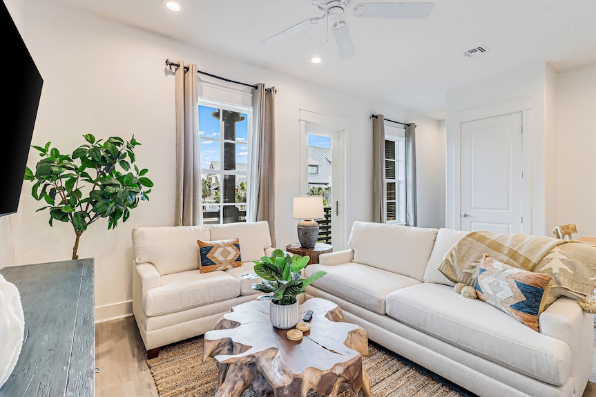 Resort Home With On-site Pool, Par-3 Golf, Beach Boardwalk, & Private Balcony - Port Aransas, TX