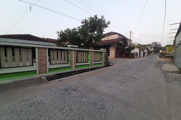Hotel O Sengon Kostel Syariah - Jepara