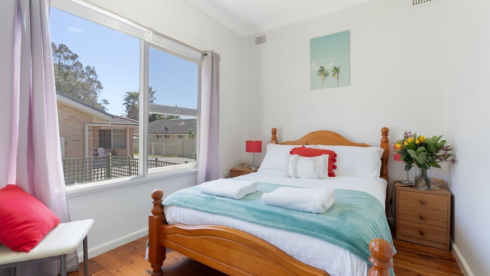 Shalom Beach Cottage — Stay5 Pay 4 - Culburra Beach