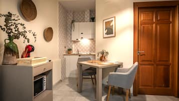 Estúdio Standard | Cozinha privada | Minifrigorífico, um micro-ondas, uma placa de cozinha