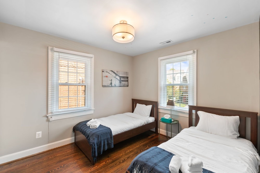 Massive 5br Historic Cozysuites House - Huntington, VA