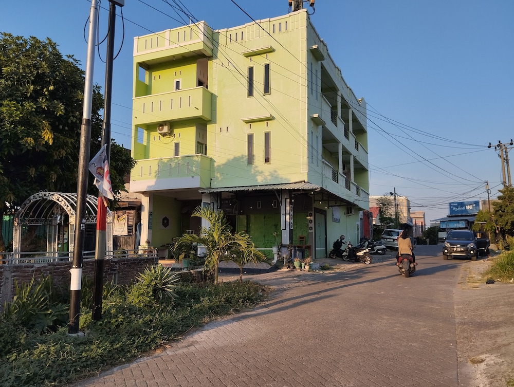 Oyo 93306 Penginapan Permata Hijau Syariah Near Bukit Teletubbies - Parepare