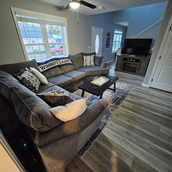 Large Private Yard, 4br Home, Walk To Town Center - Lake Winnipesaukee, NH