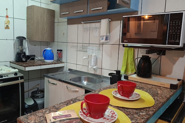 Estúdio | Cozinha privada | Um frigorífico, liquidificador, utensílios de cozinha
